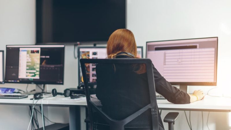 How Digital Journalists Combat Online Misinformation